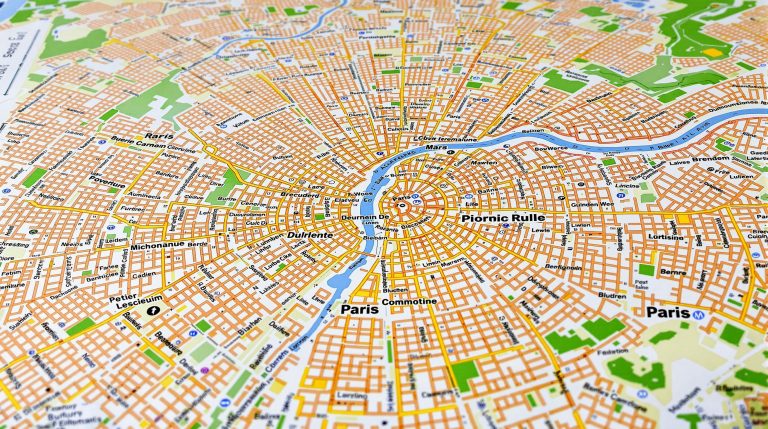 Paris par arrondissements : carte pratique et informations détaillées ...